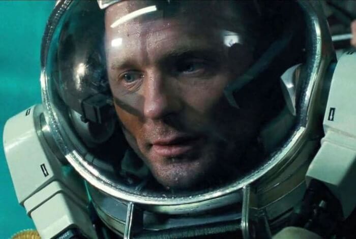 10 Popular Movie Stars Who Almost Died While Filming - Genmice