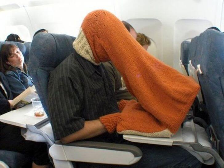 10 Extremely Weird Moments Spotted During A Flight - Genmice