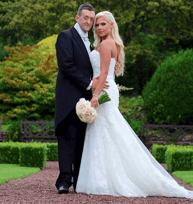 8 Most Romantic But Strange Couples You Will See On The Internet! - Genmice